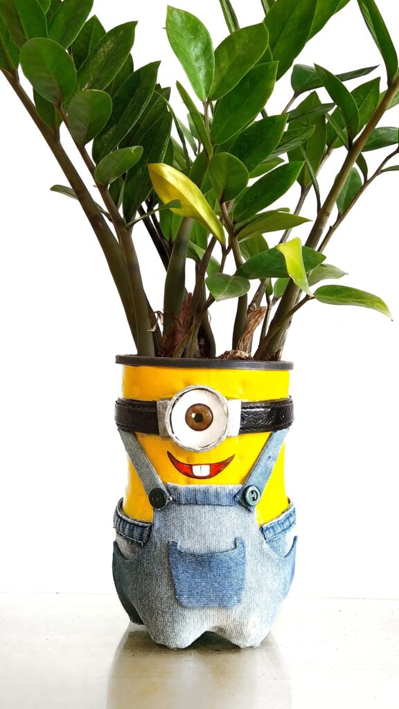 How to Make Minions Planter: A Fun Plastic Bottle Craft – TheKraftco